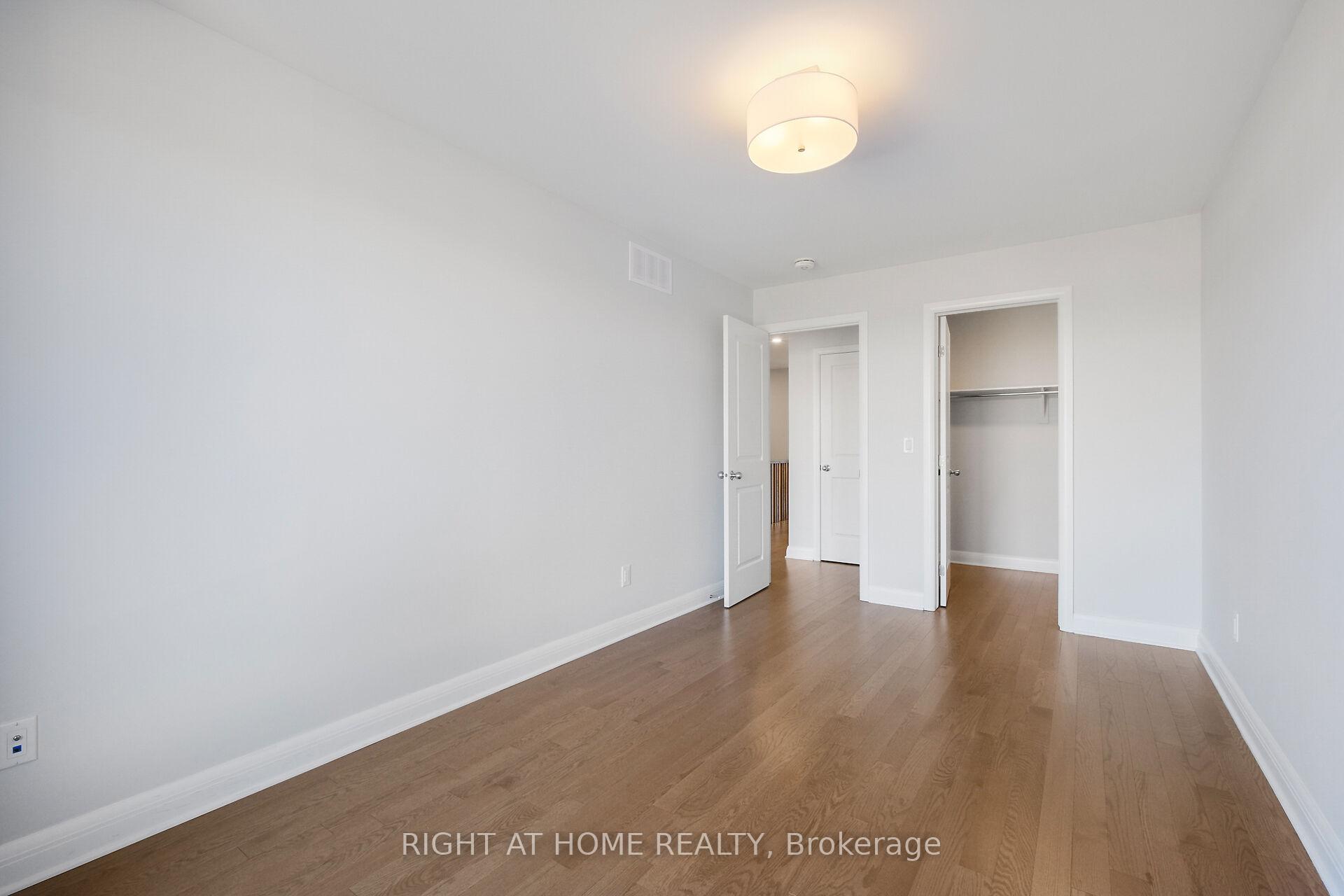 320 Wigwas Street, Manor Park - Cardinal Glen and Area, ON K1K 5A2