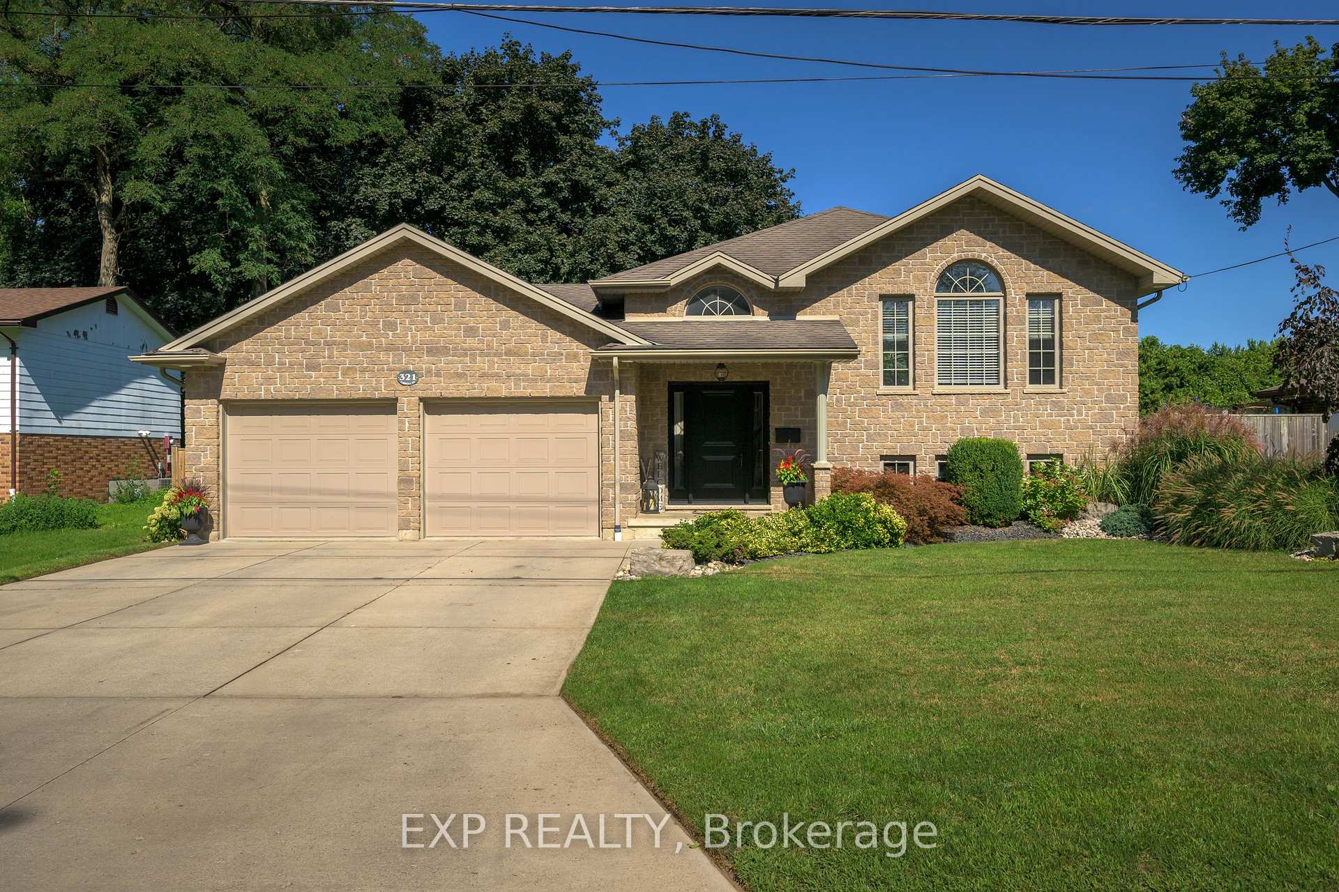 321 Carroll Street W, Strathroy-Caradoc, ON N7G 1B2