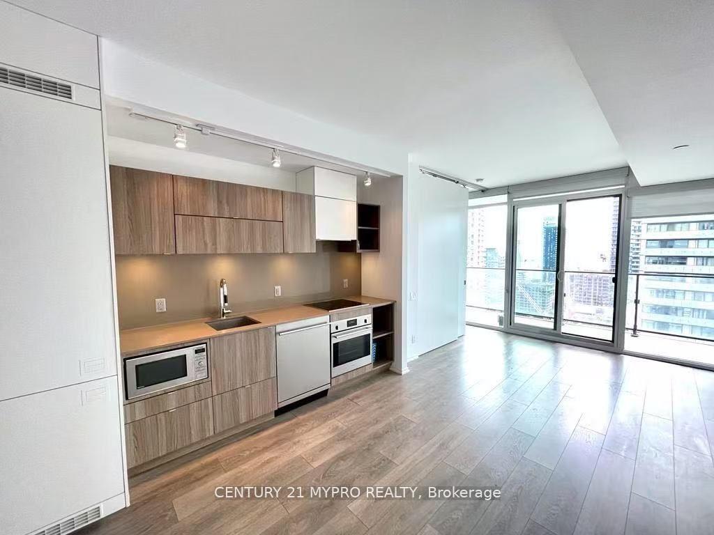 3210 - 125 Peter Street, Toronto, ON M5V 2G9