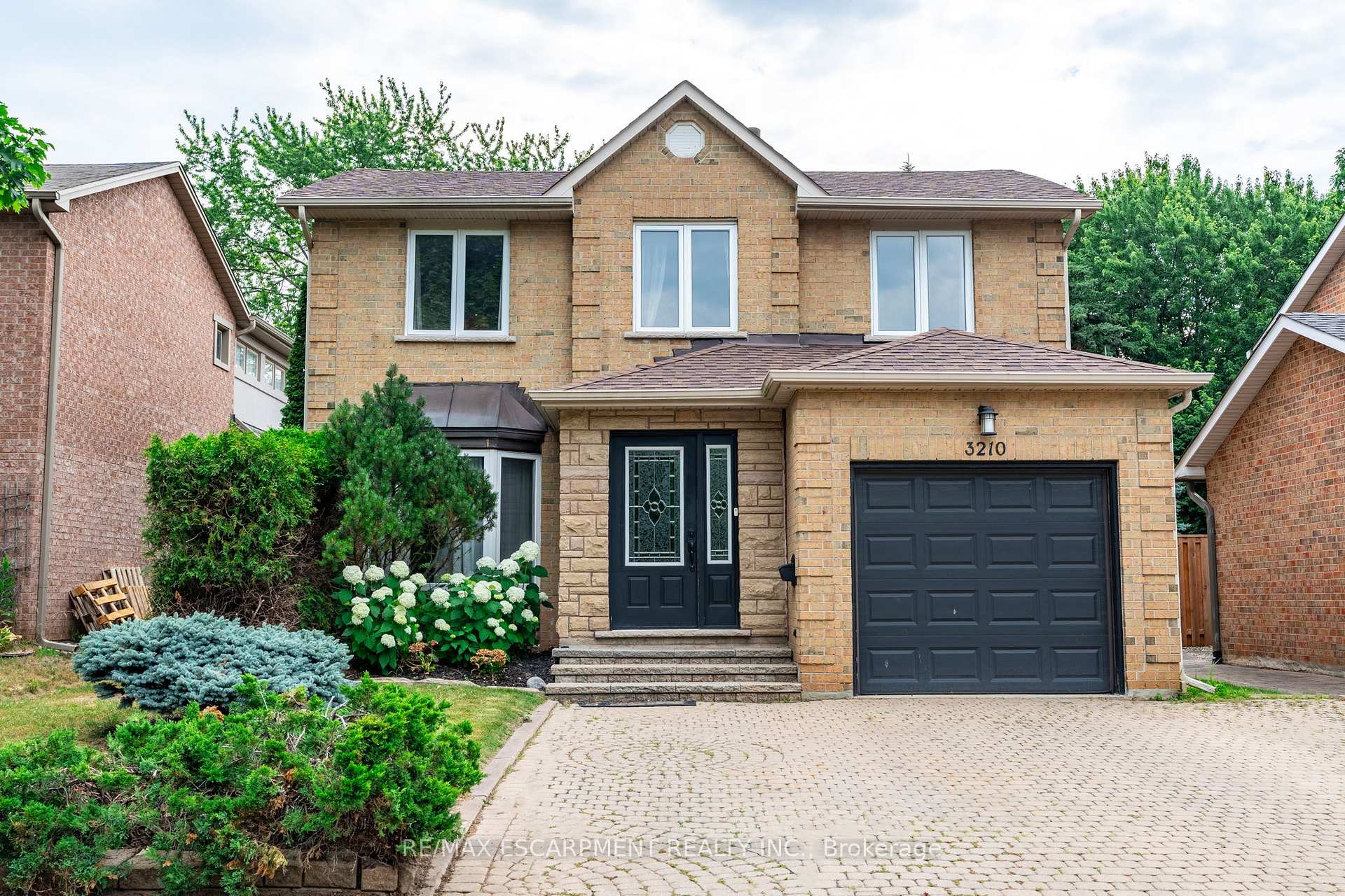 3210 Victoria Street, Oakville, ON L6L 5R2