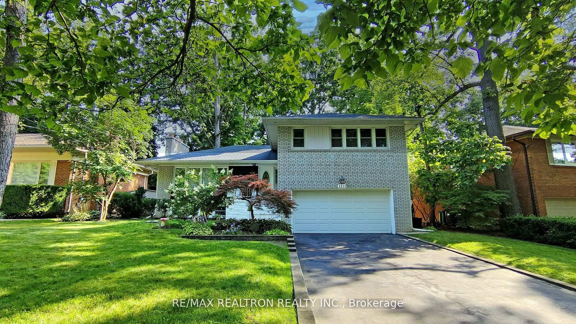 3211 Credit Heights Drive, Mississauga, ON L5C 2L6