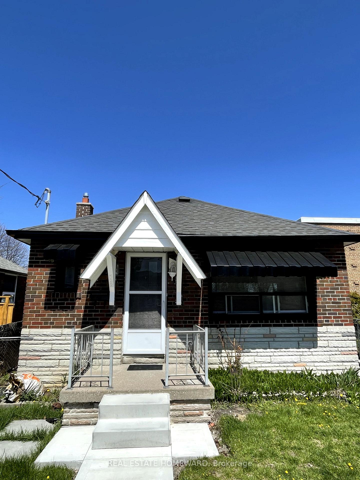 322 Cosburn Avenue, Toronto, ON M4J 2M9