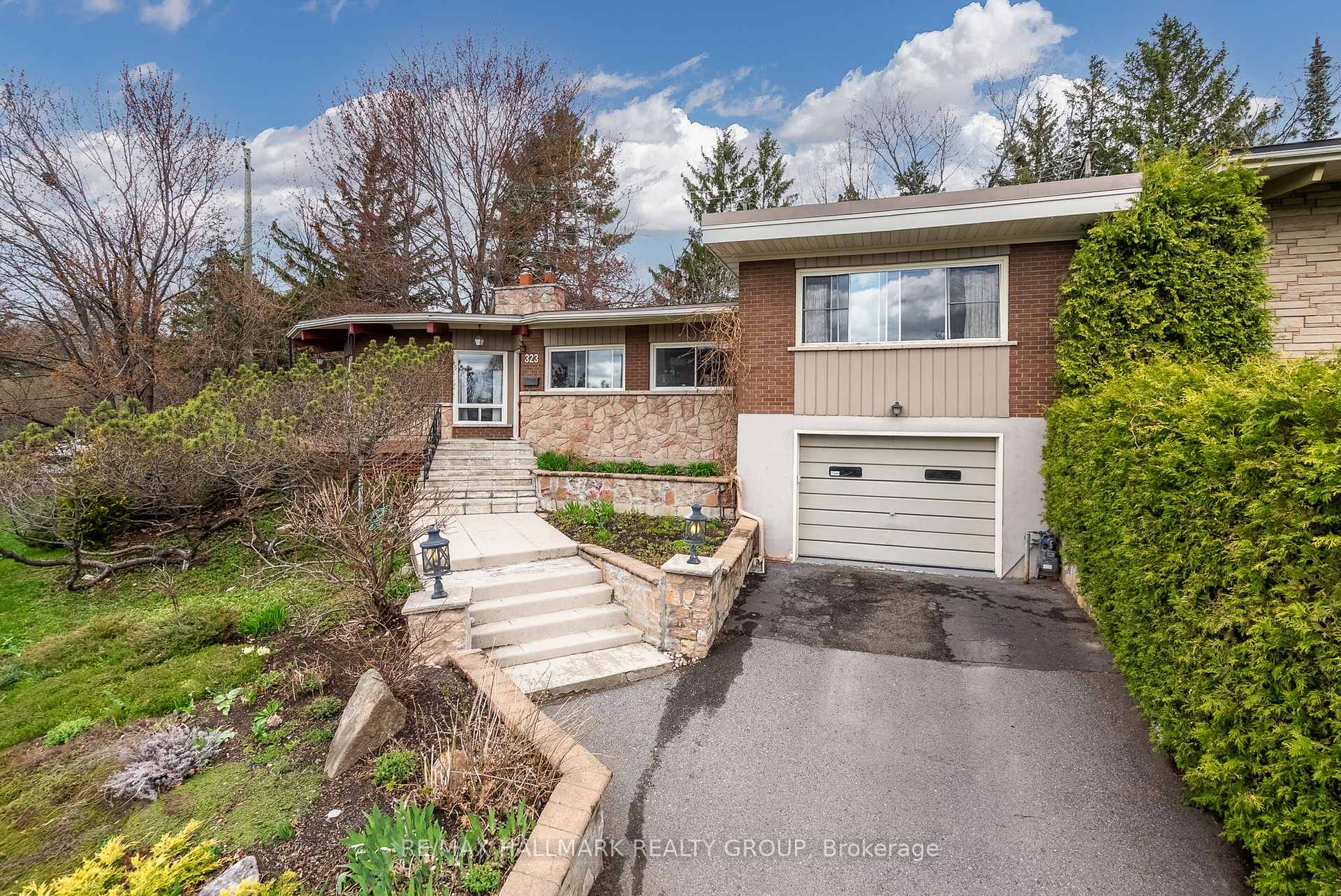 323 Perrier Avenue, Vanier and Kingsview Park, ON K1L 5C5