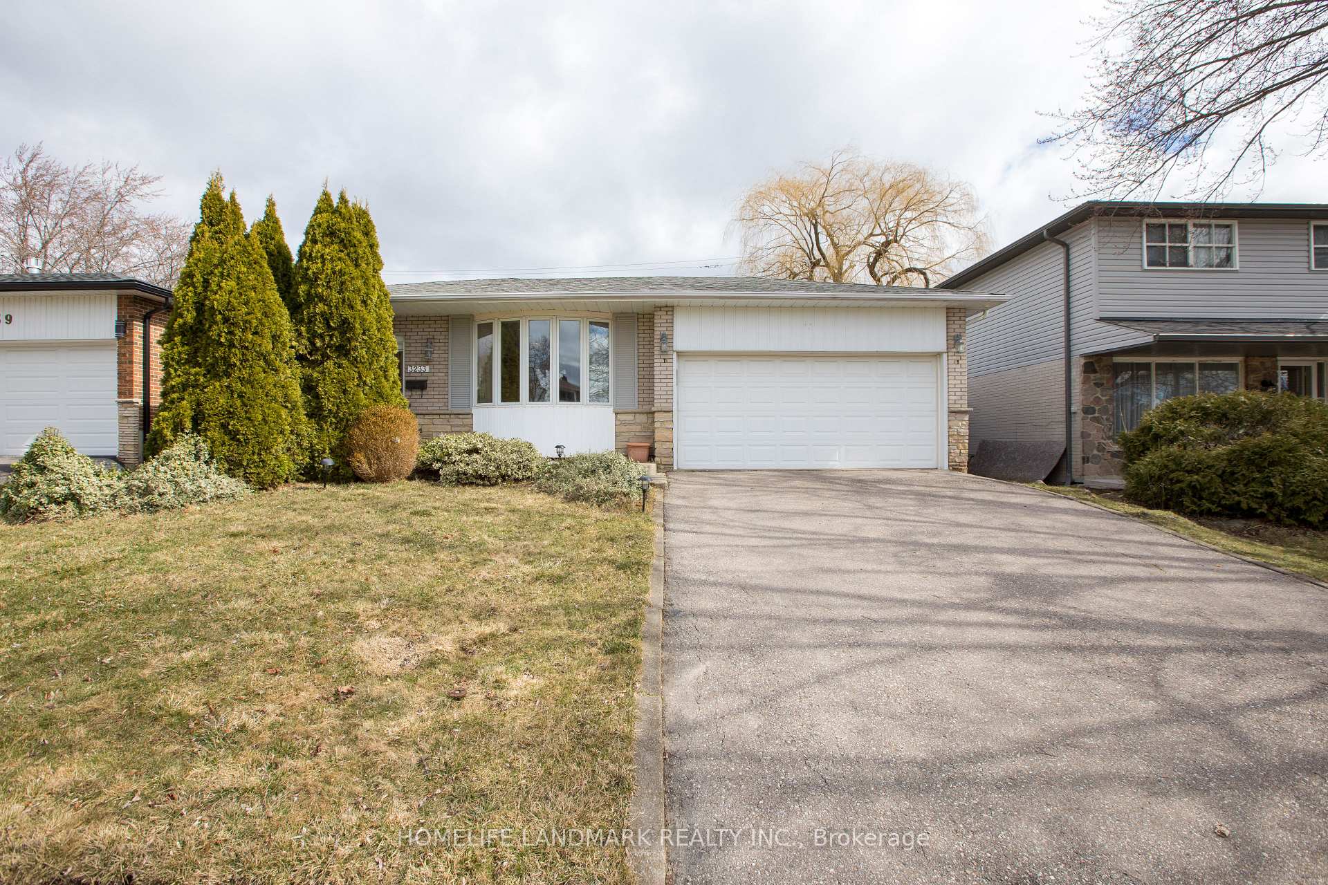 3233 Ibbetson Crescent, Mississauga, ON L5C 1Z1