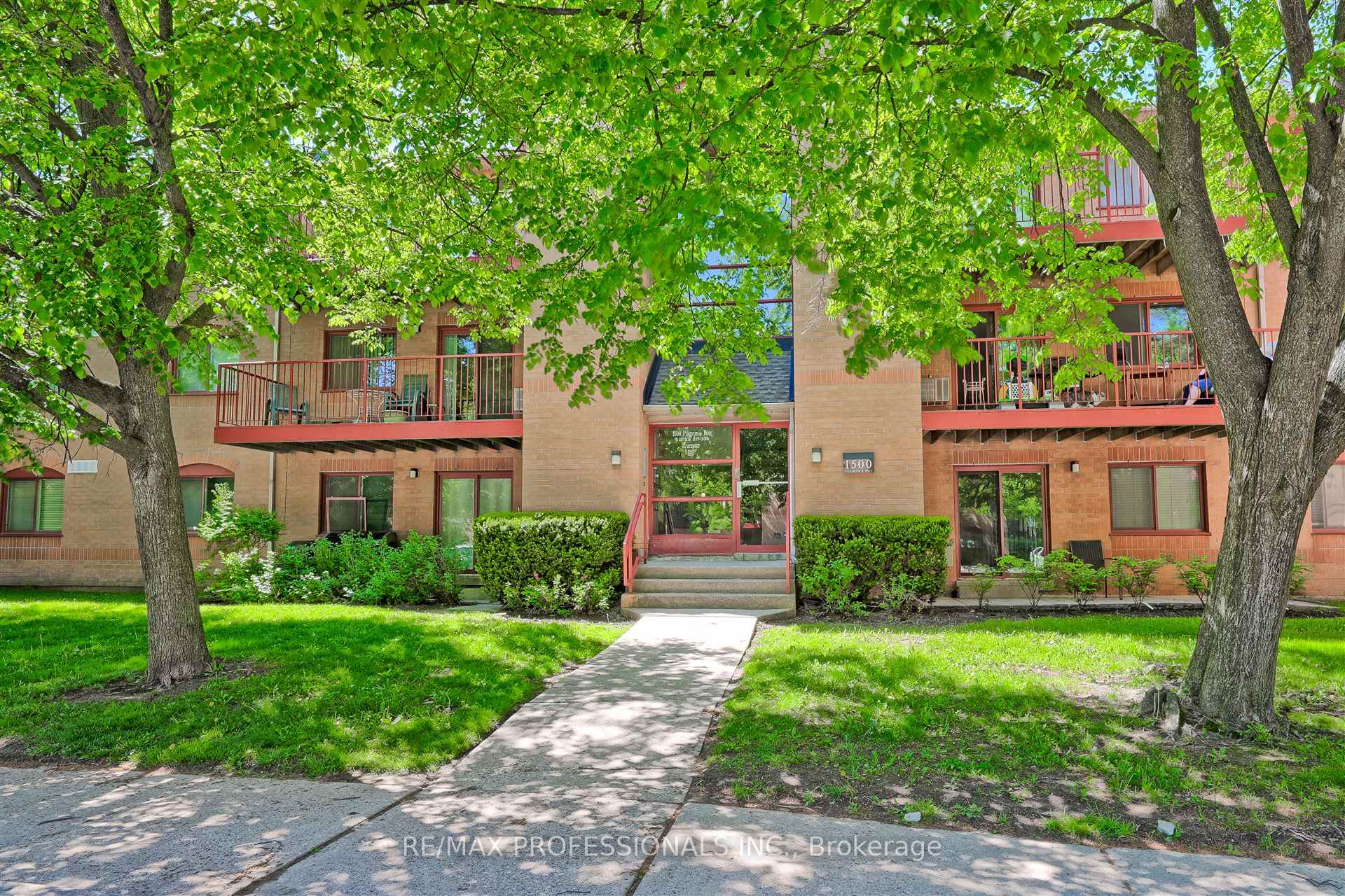 324 - 1500 Pilgrims Way, Oakville, ON L6M 3G9