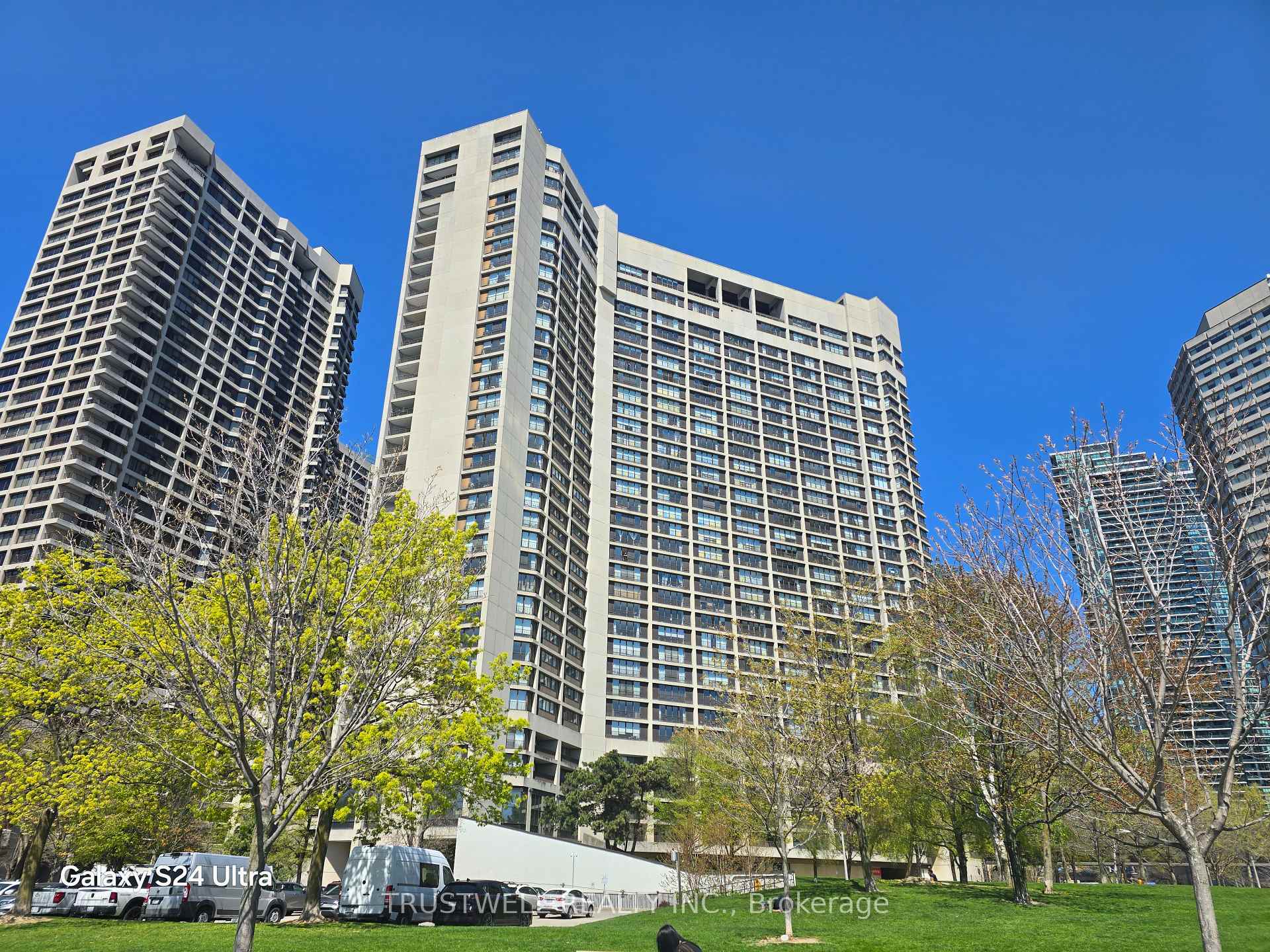 3240 - 33 Harbour Square, Toronto, ON M5J 2G2