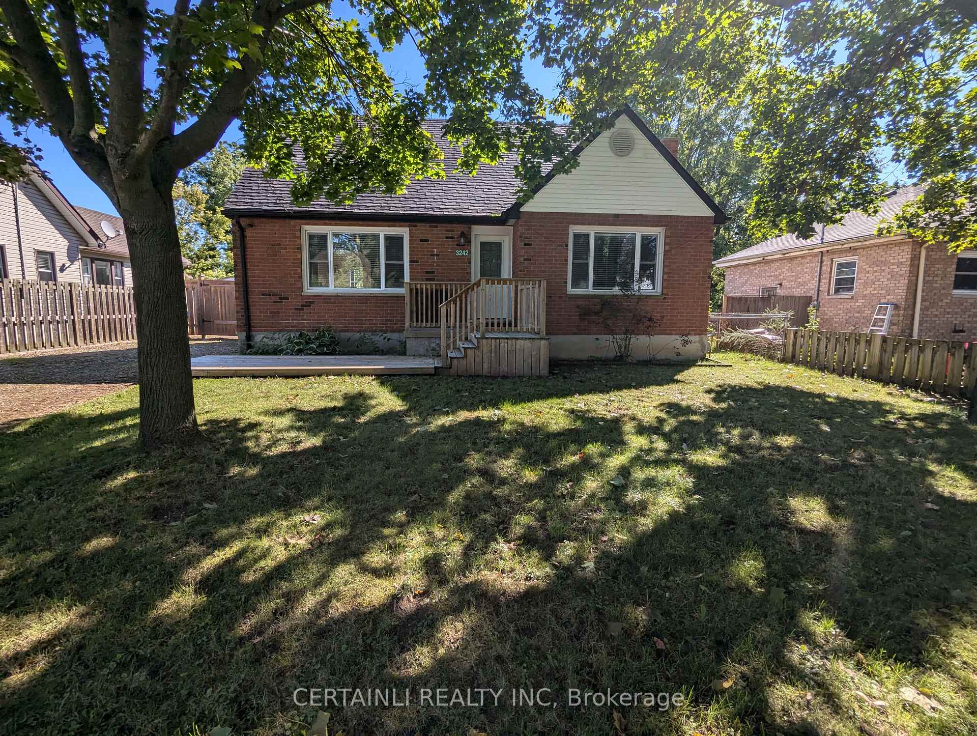 3242 Henry Street, Brooke-Alvinston, ON N0N 1A0