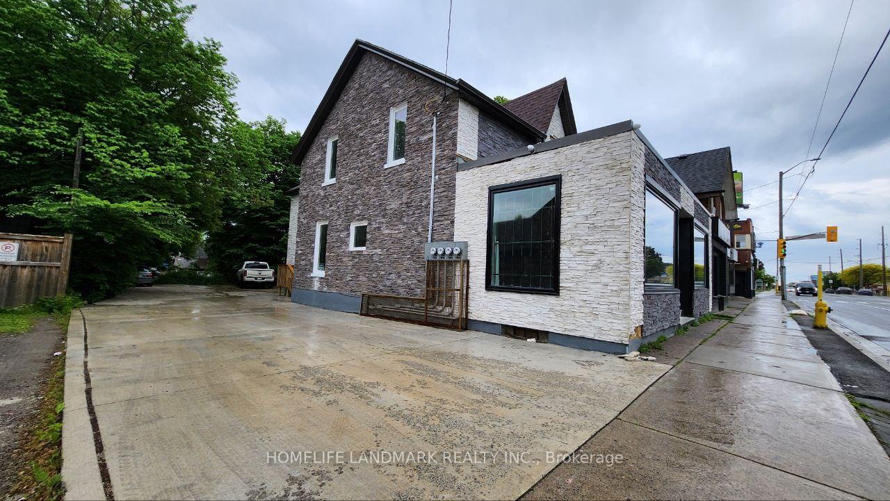4 - 325 Simcoe Street S, Oshawa, ON L1H 4H9