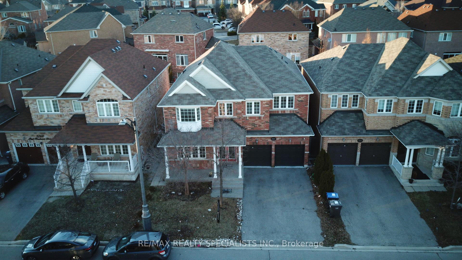 3265 Paul Henderson Drive, Mississauga, ON L5M 0H5