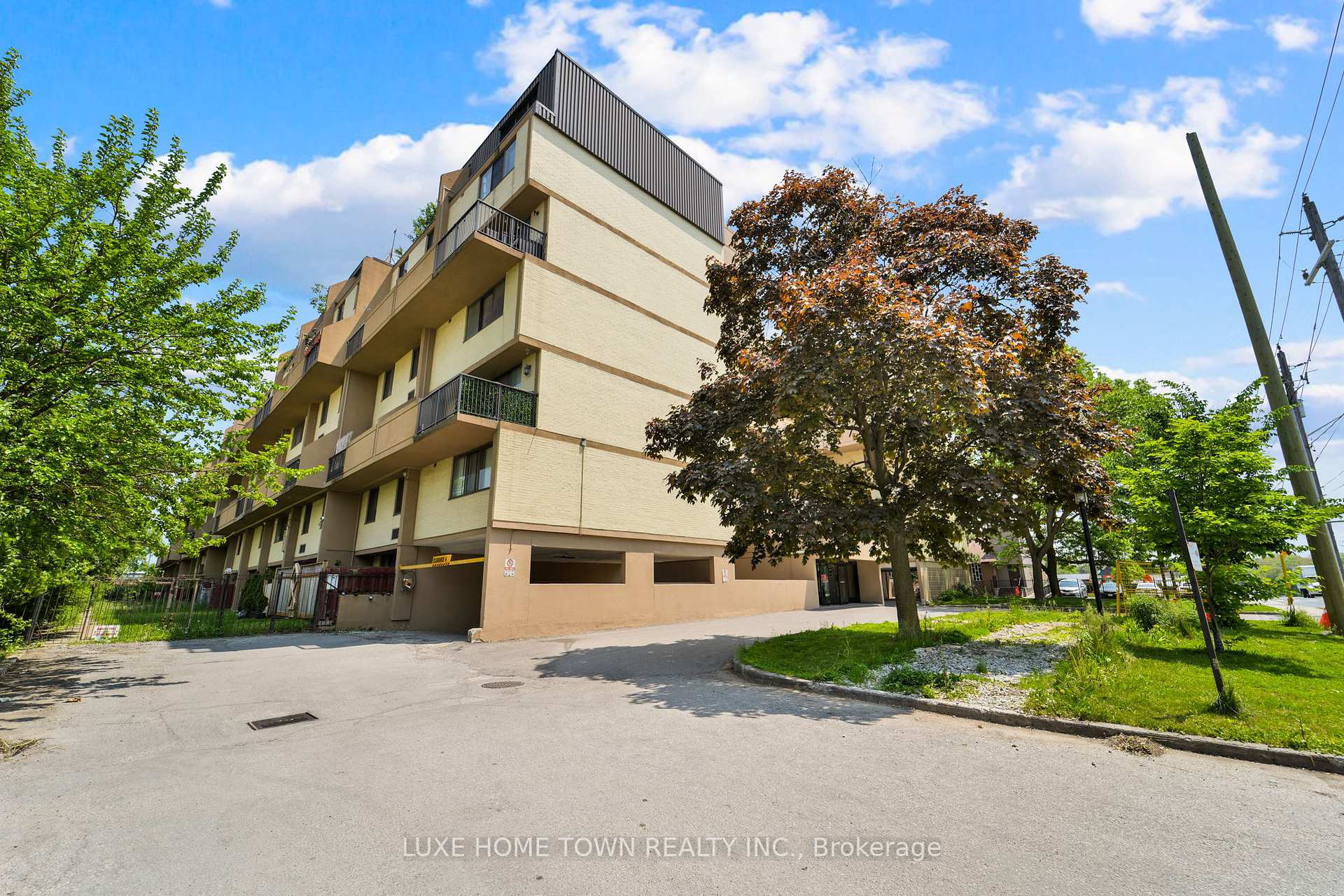 328 - 665 Kennedy Road, Toronto, ON M1K 5E2