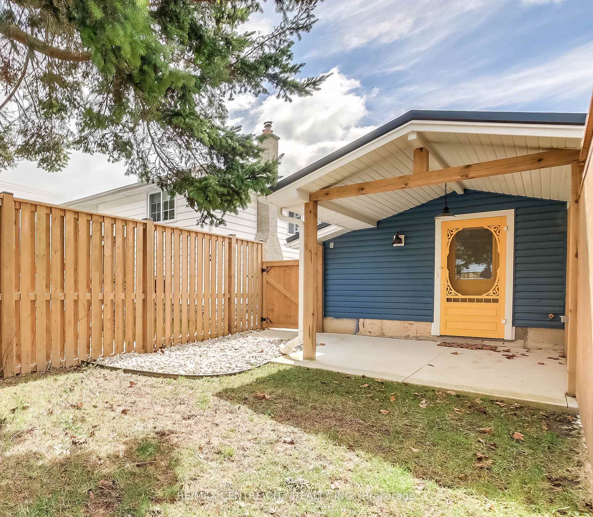 UPPER - 329 SMITH Street, Central Elgin, ON N5L 1C6