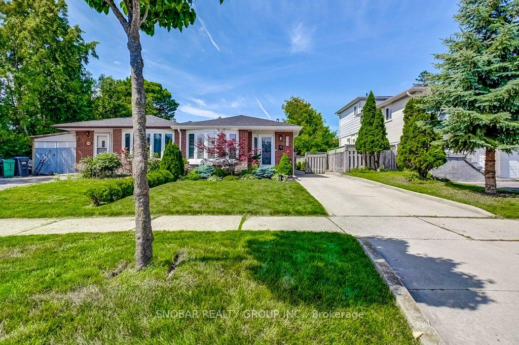 3292 Grechen Road, Mississauga, ON L5C 2R4