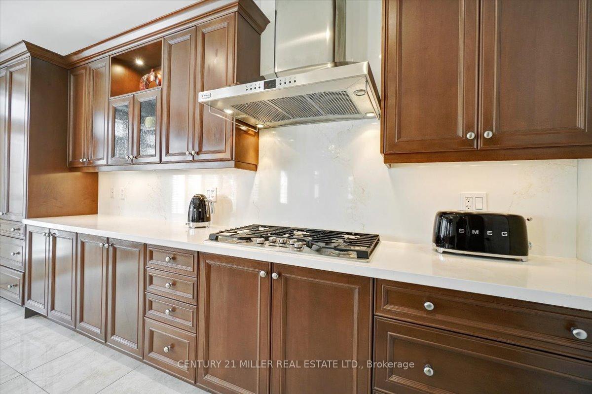 3298 Liptay Avenue, Oakville, ON L6M 0N1