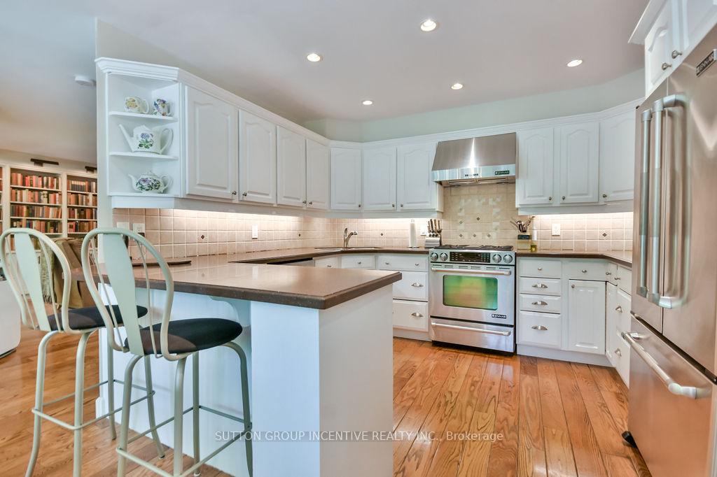 33 Alpine Way, Oro-Medonte, ON L0L 2L0