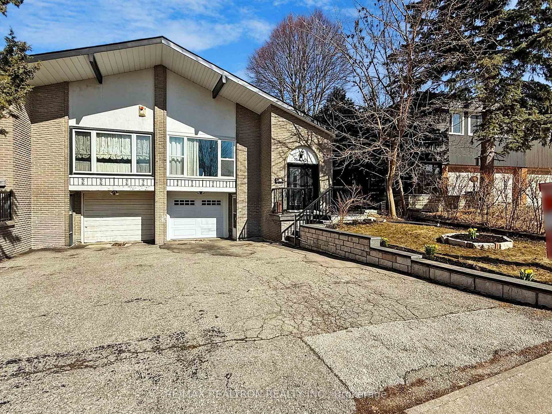 33 Angus Drive, Toronto, ON M2J 2W9