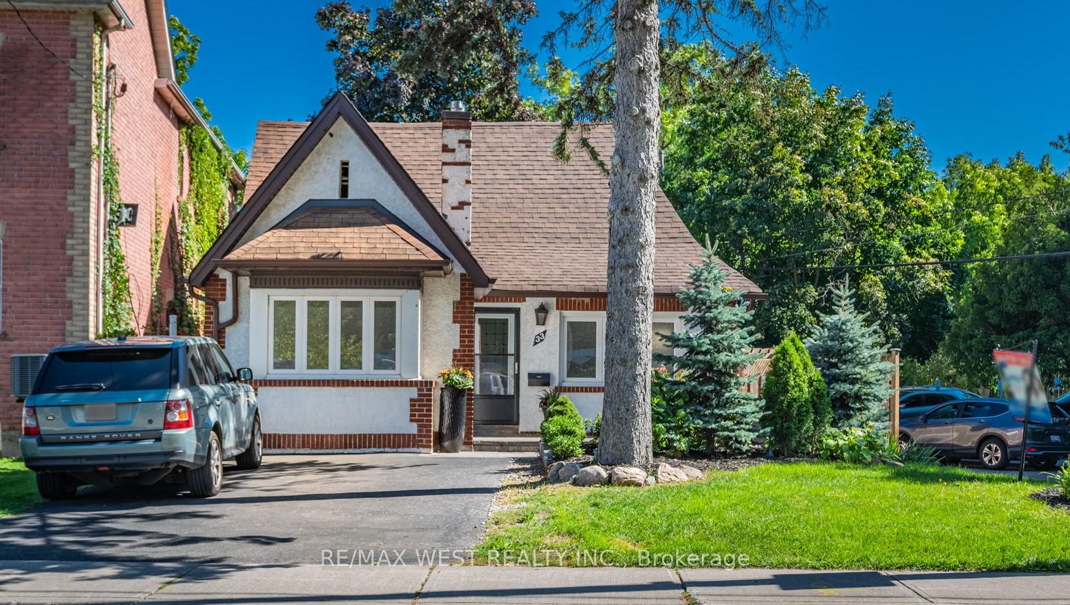 33 Church Street, Toronto, ON M9N 1M6