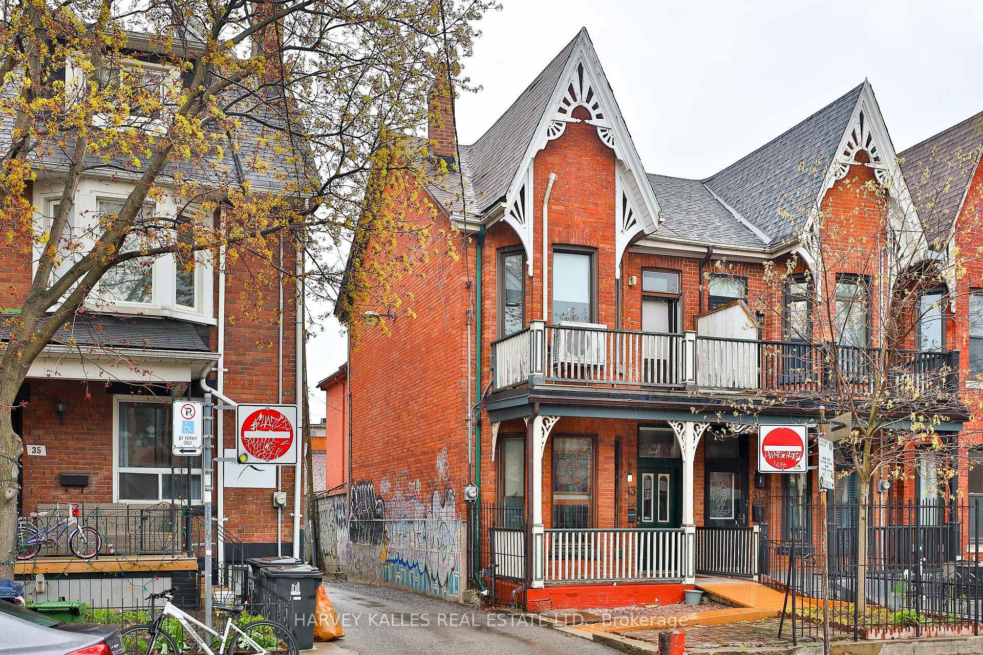 33 Clinton Street, Toronto, ON M6J 2N9