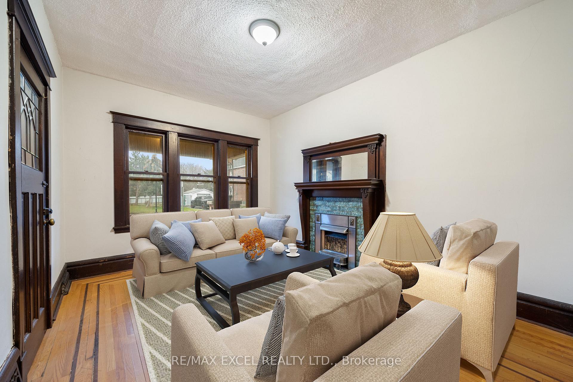 33 Edgemont Street N, Hamilton, ON L8H 4C7
