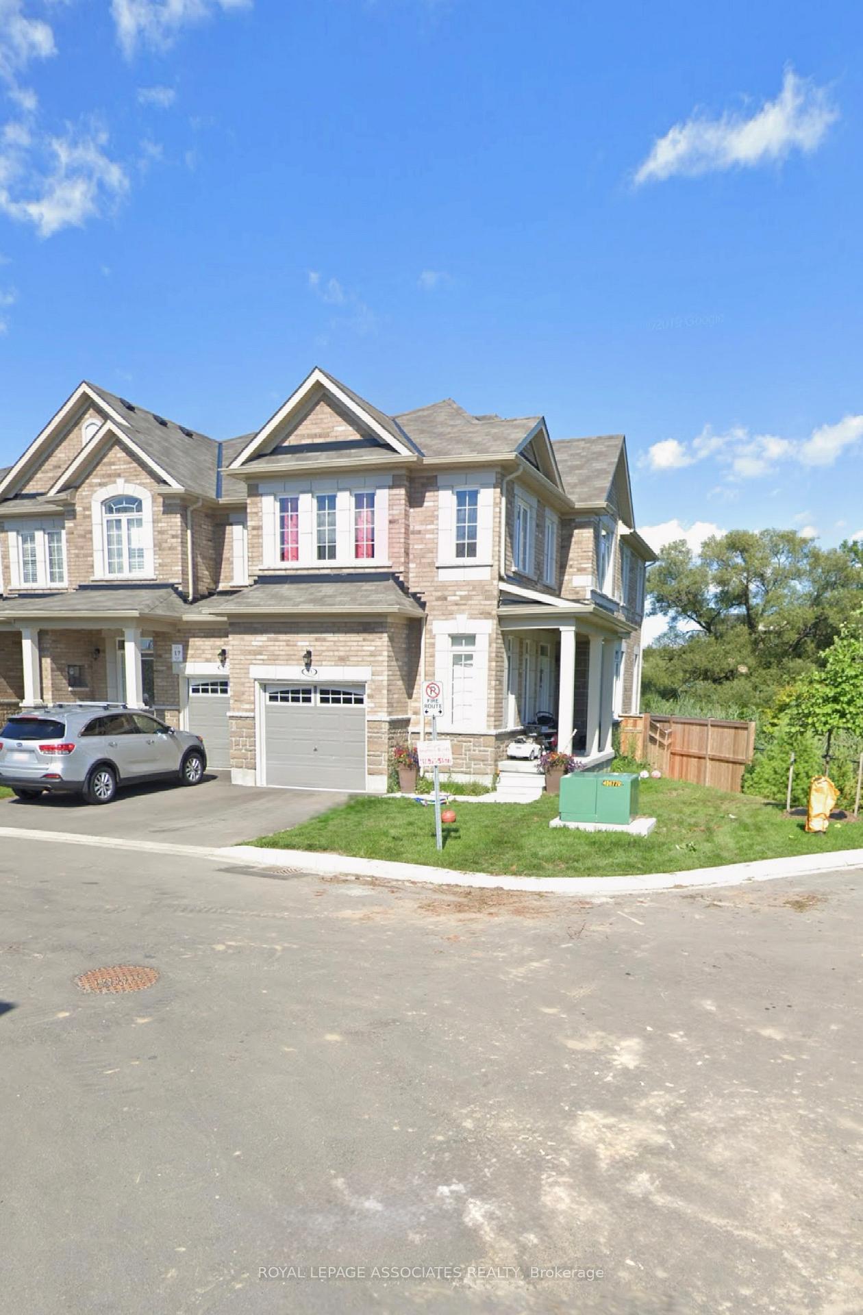 33 Keenlyside Lane, Ajax, ON L1T 0N4