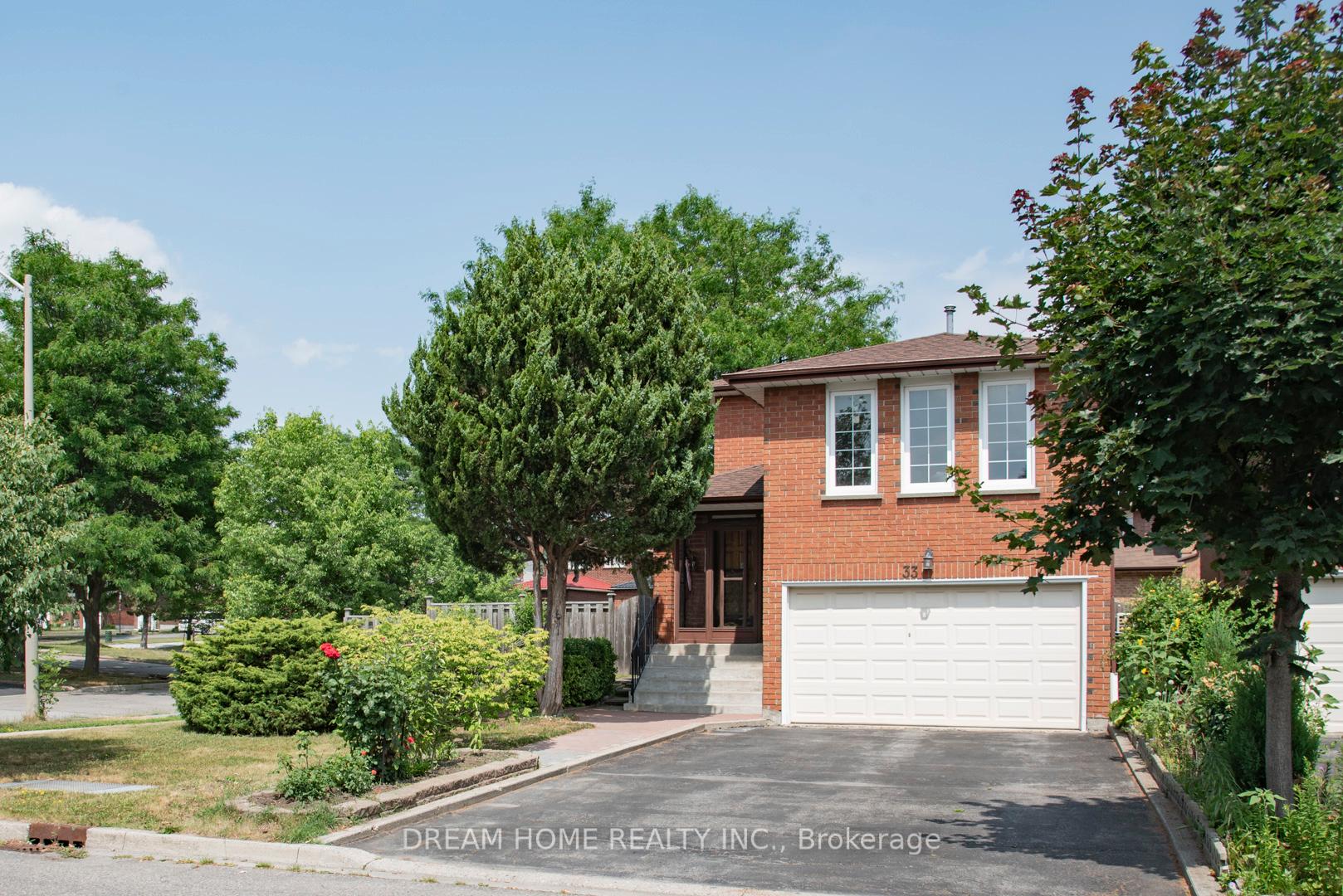 33 Lansbury Drive, Toronto, ON M1V 3J2