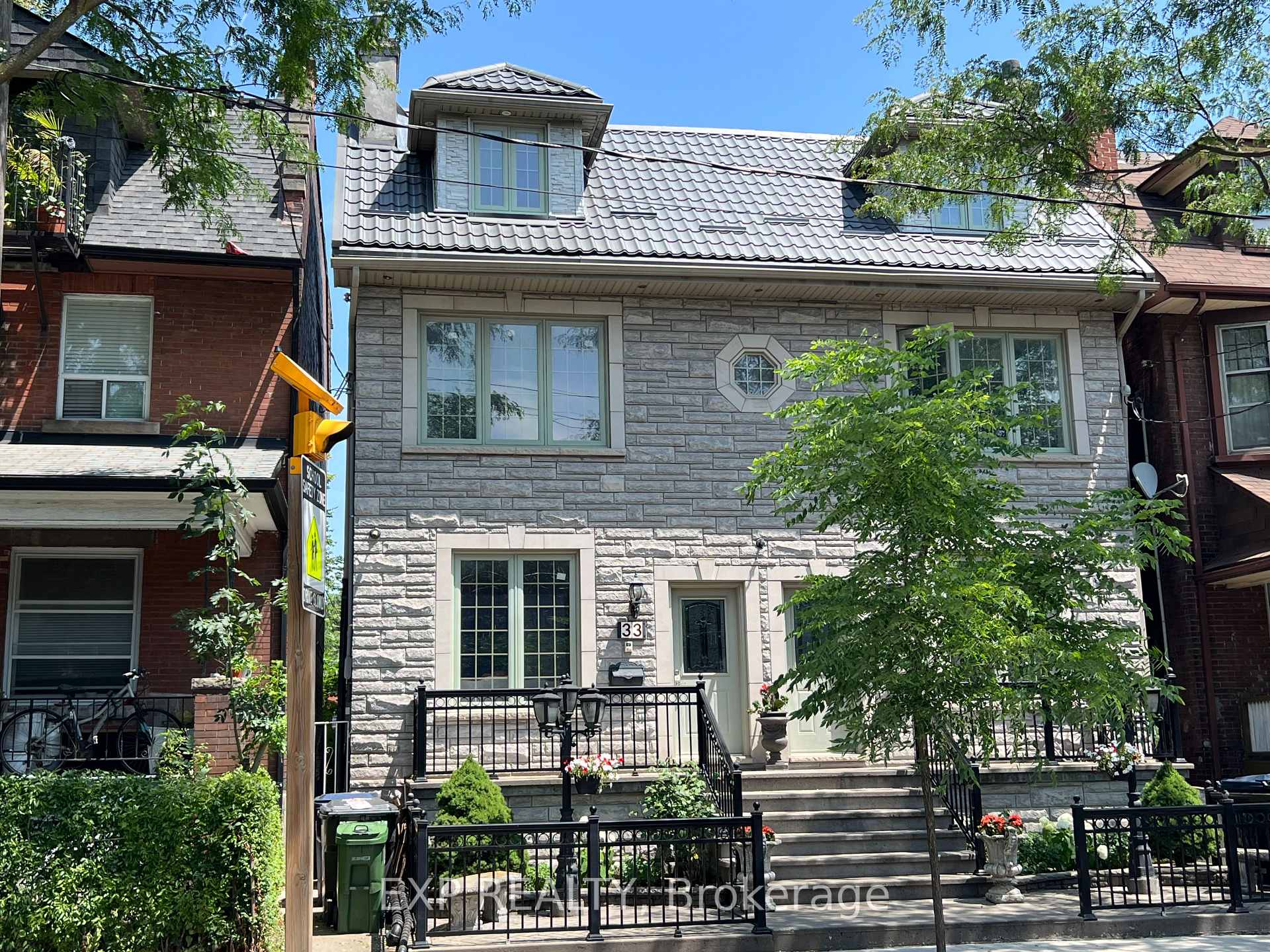 33 Lansdowne Avenue, Toronto, ON M6K 2V7
