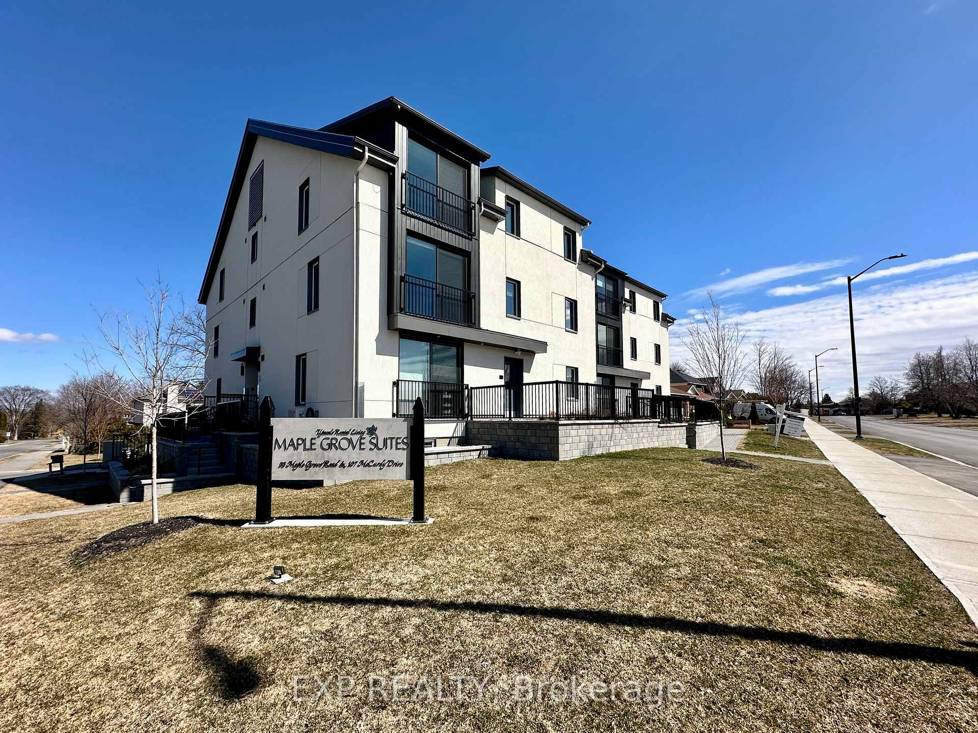 100 - 33 Maple Grove Road, Kanata, ON K2L 2S7