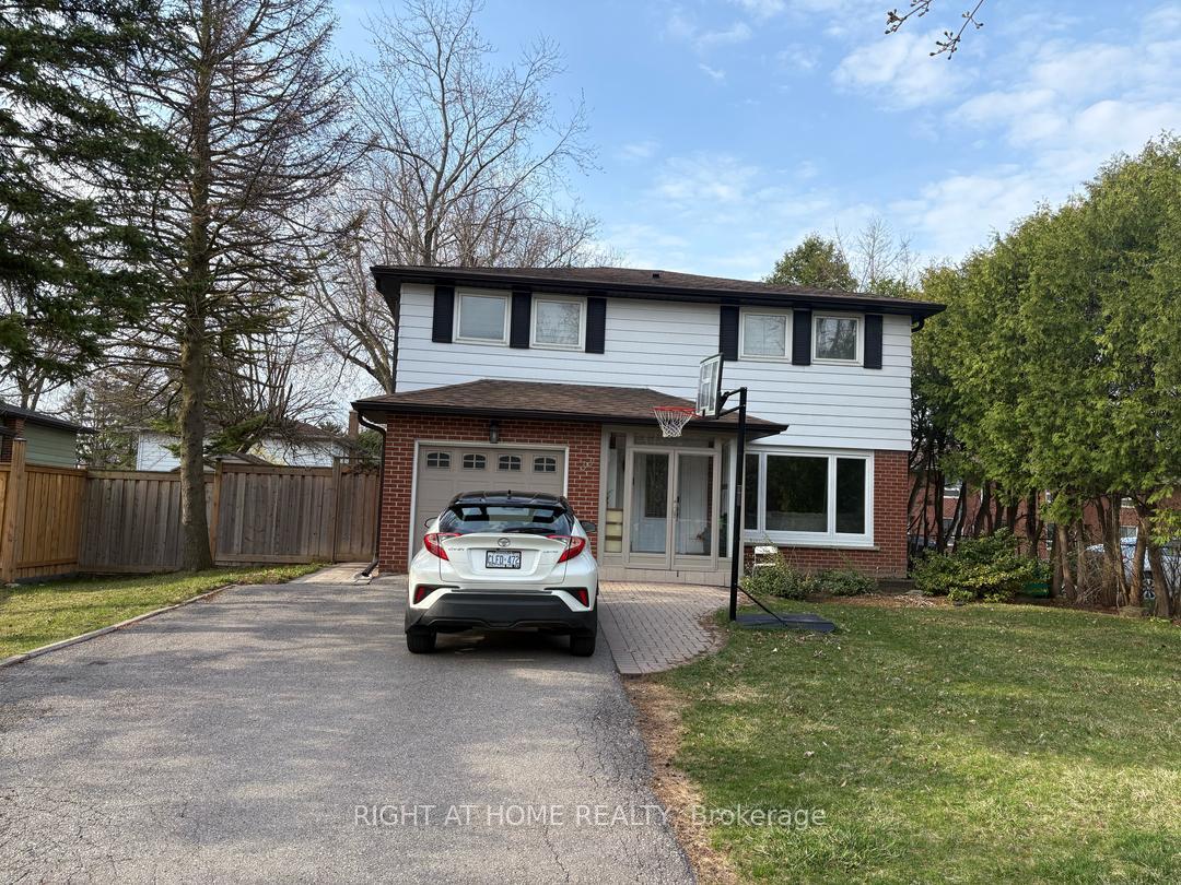 33 Royal Orchard Boulevard, Markham, ON L3T 3C4