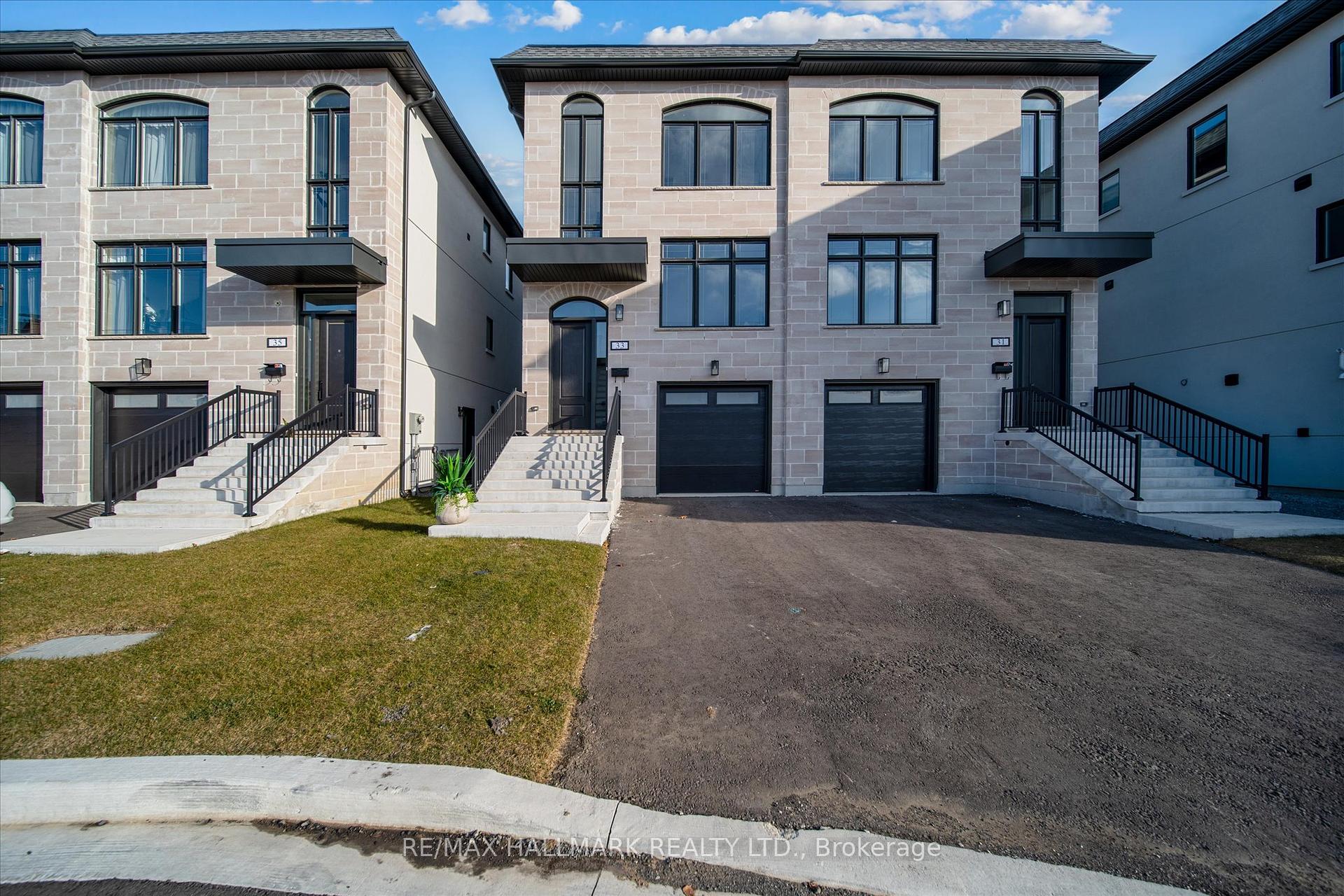 33 St.Gaspar's Court, Toronto, ON M9L 2J7