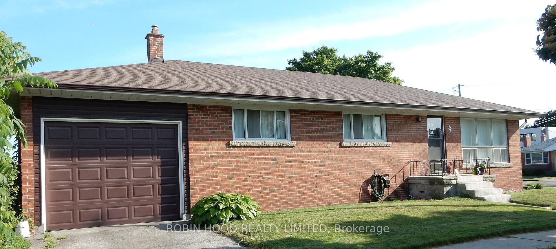 33 Warnica Avenue, Toronto, ON M8Z 1Z5