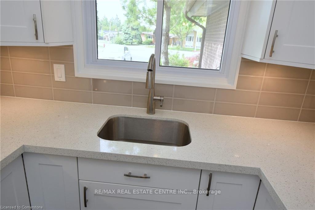 upper - 33 Westway Place, Hamilton, ON L9C 2E9