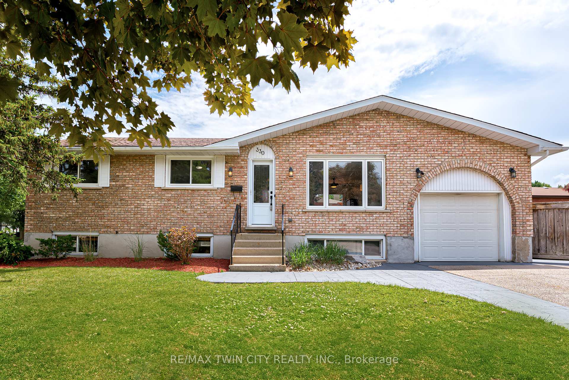 330 Martindale Crescent, Waterloo, ON N2L 4X8