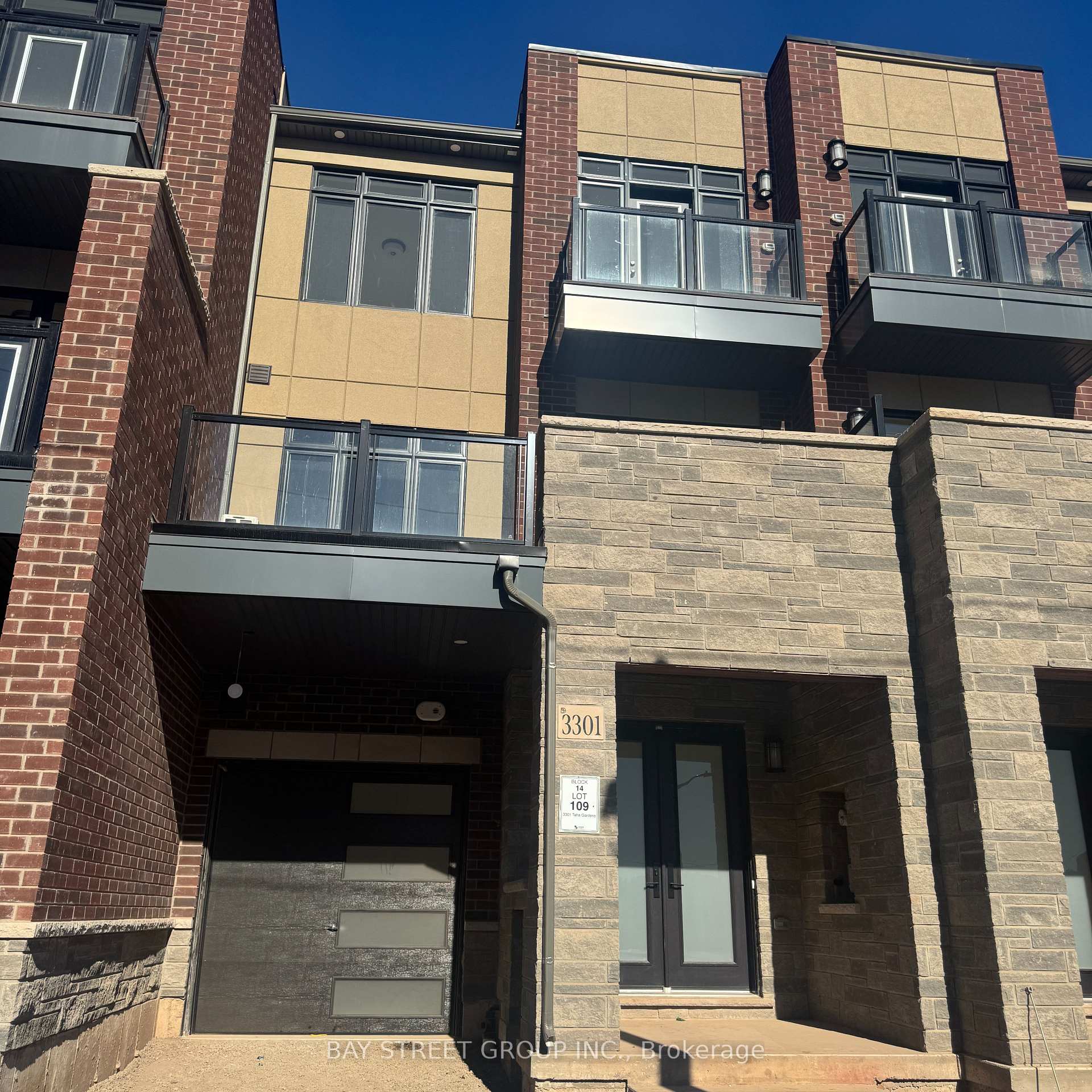 3301 Taha Gardens, Oakville, ON L6M 5R9