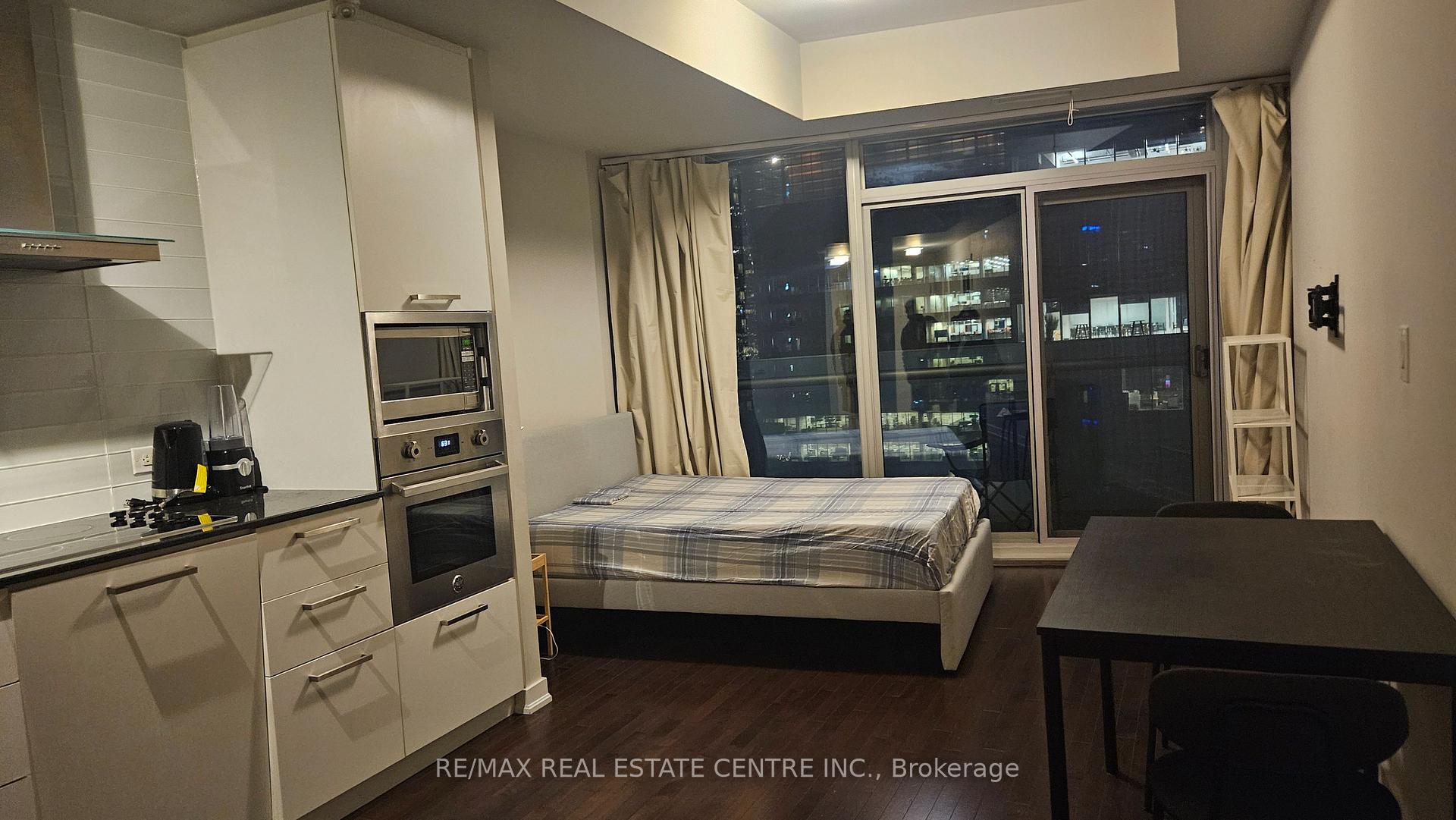 3308 - 12 York Street, Toronto, ON M5J 2Z2