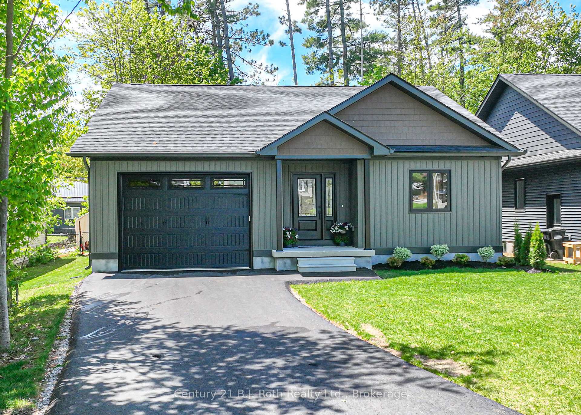 3324 Bramshott Avenue, Severn, ON L3V 0V9