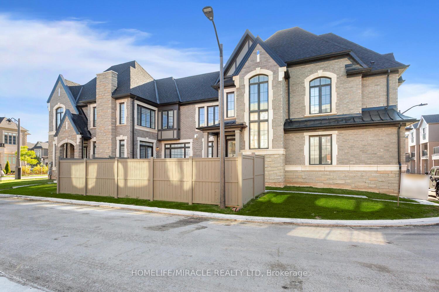 3326 Millicent Avenue, Oakville, ON L6H 0Z8