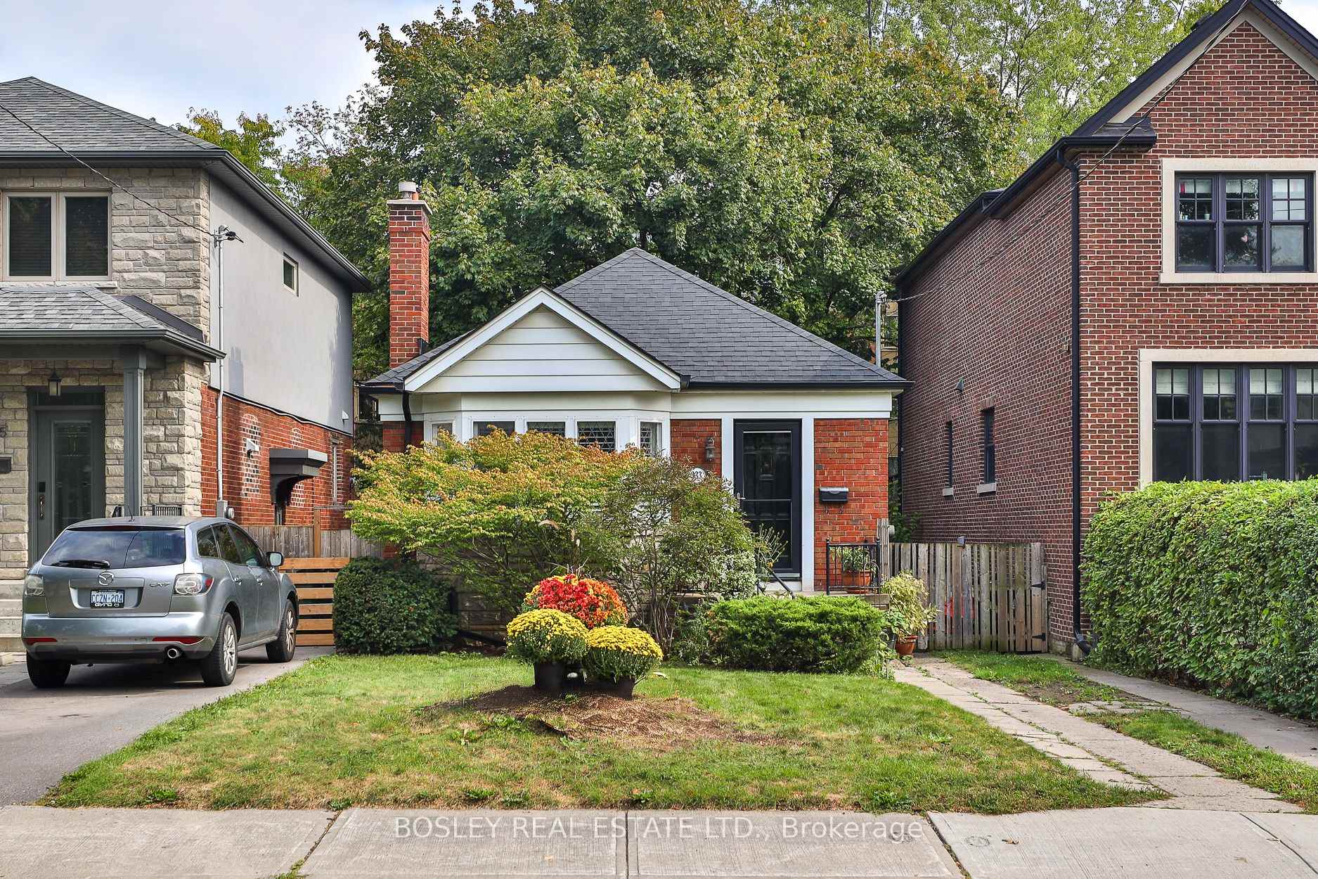 333 Sutherland Drive, Toronto, ON M4G 1J7
