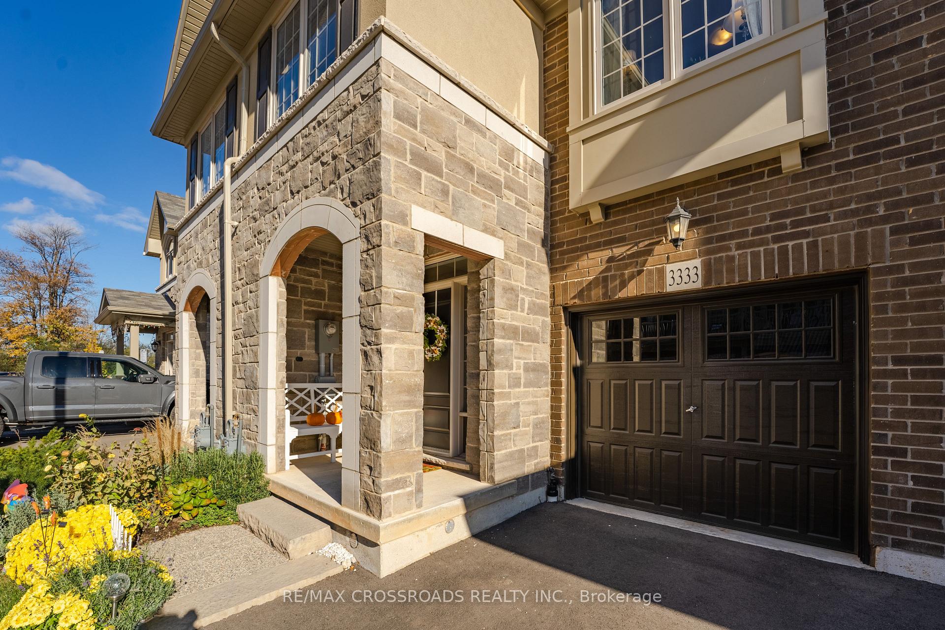 3333 Mockingbird Common E, Oakville, ON L6H 0X1