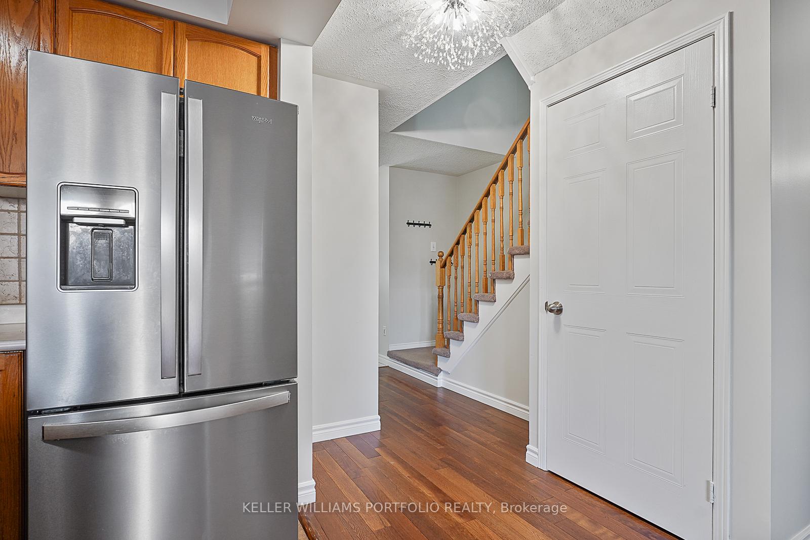 334 Sparrow Circle, Pickering, ON L1V 6Y3