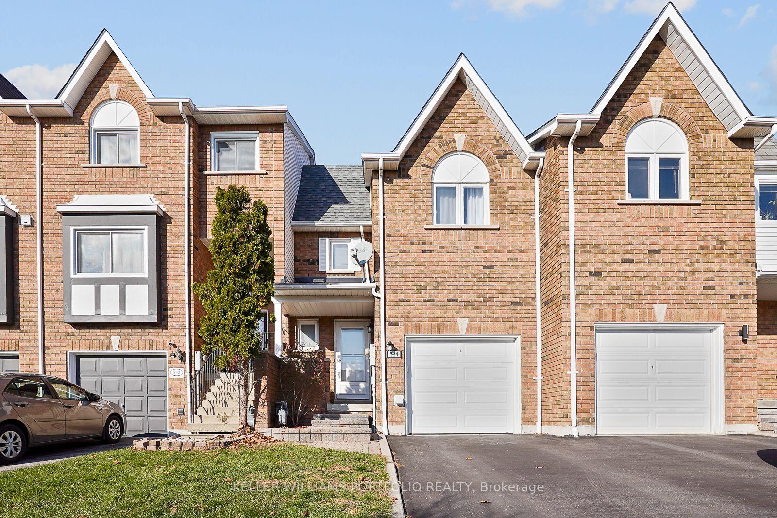 334 Sparrow Circle, Pickering, ON L1V 6Y3