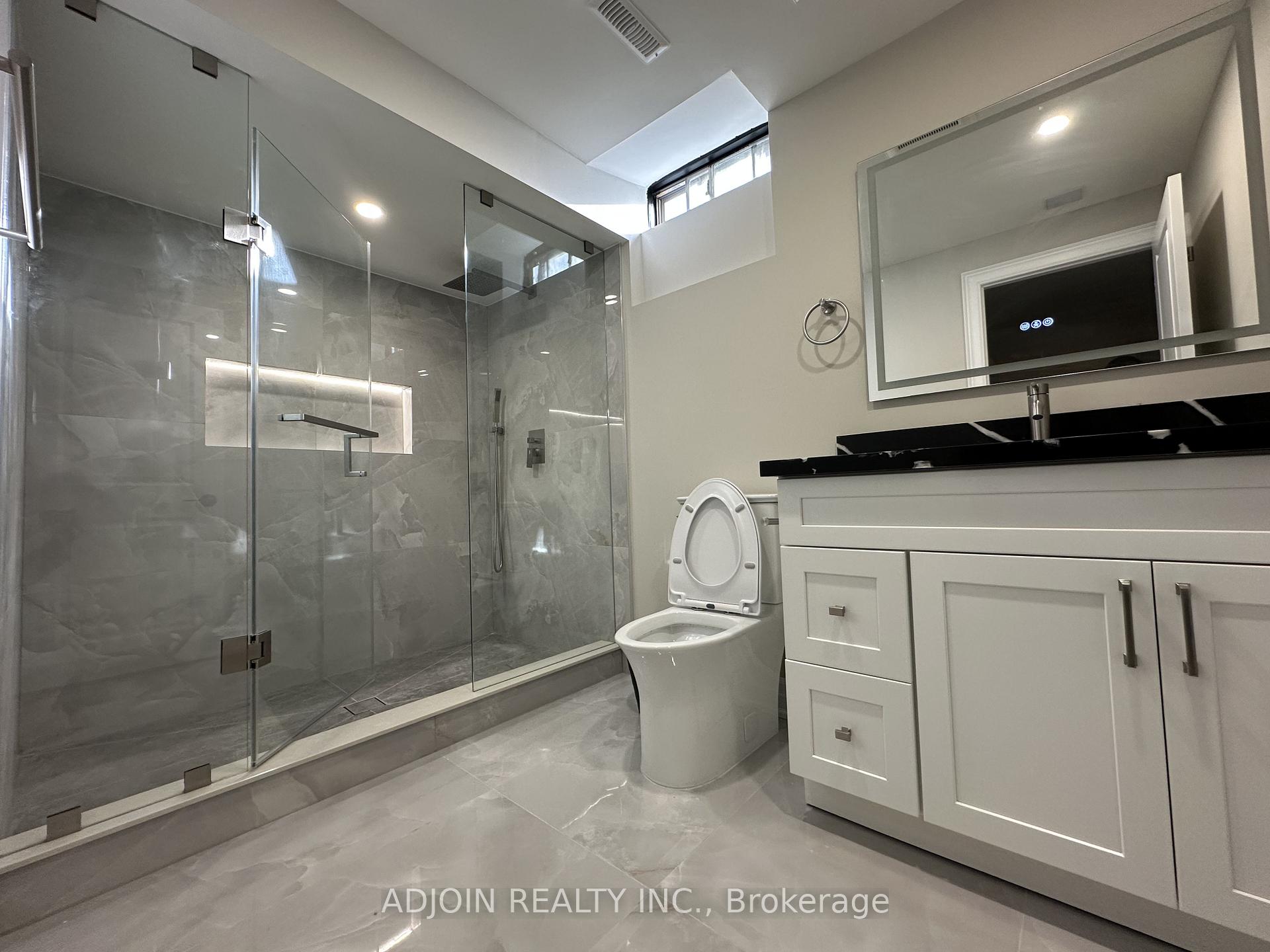 Room 1 - 3366 Mulcaster Road, Mississauga, ON L5L 5A7