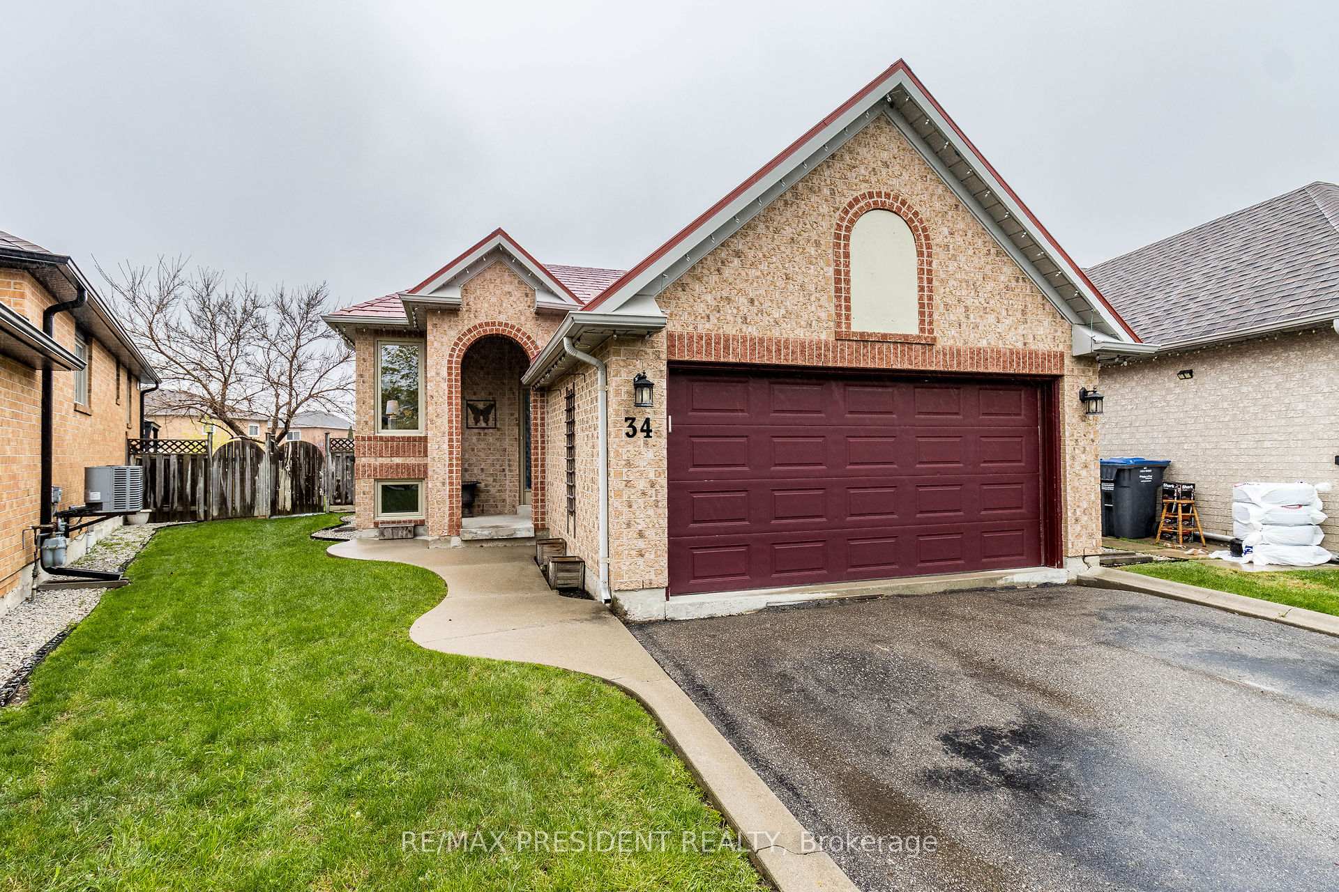 34 Fairbank Court, Brampton, ON L6X 4L7