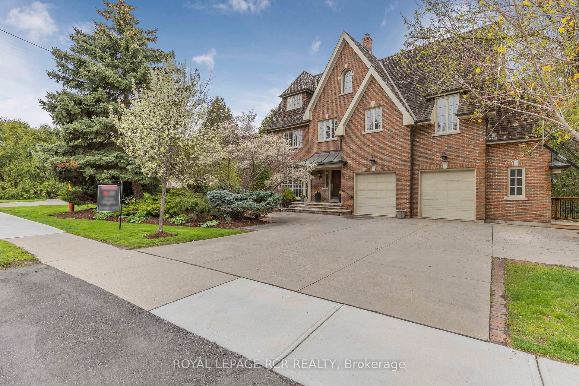 34 Garden Avenue, Richmond Hill, ON L4C 6L9