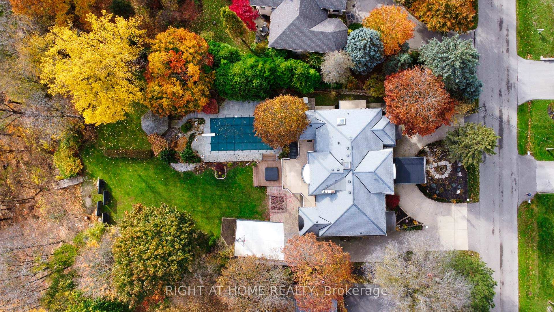 34 Maple Avenue, Hamilton, ON L9H 4W4