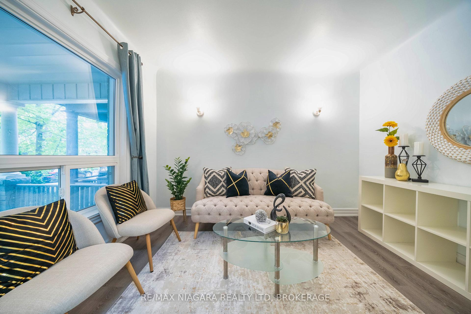 341 Clinton Street, Toronto, ON M6G 2Y7