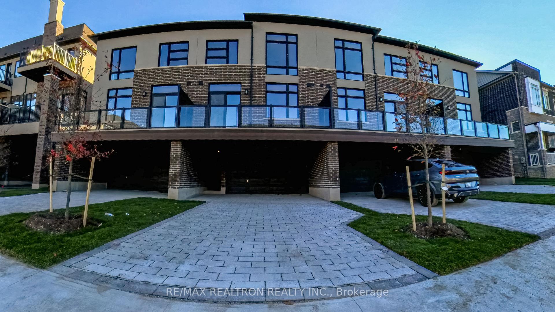 342 King Road, Richmond Hill, ON L4E 2X5