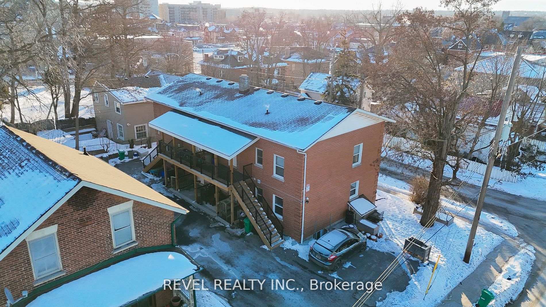 #4 - 348 Simcoe Street N, Peterborough, ON L1G 4T6