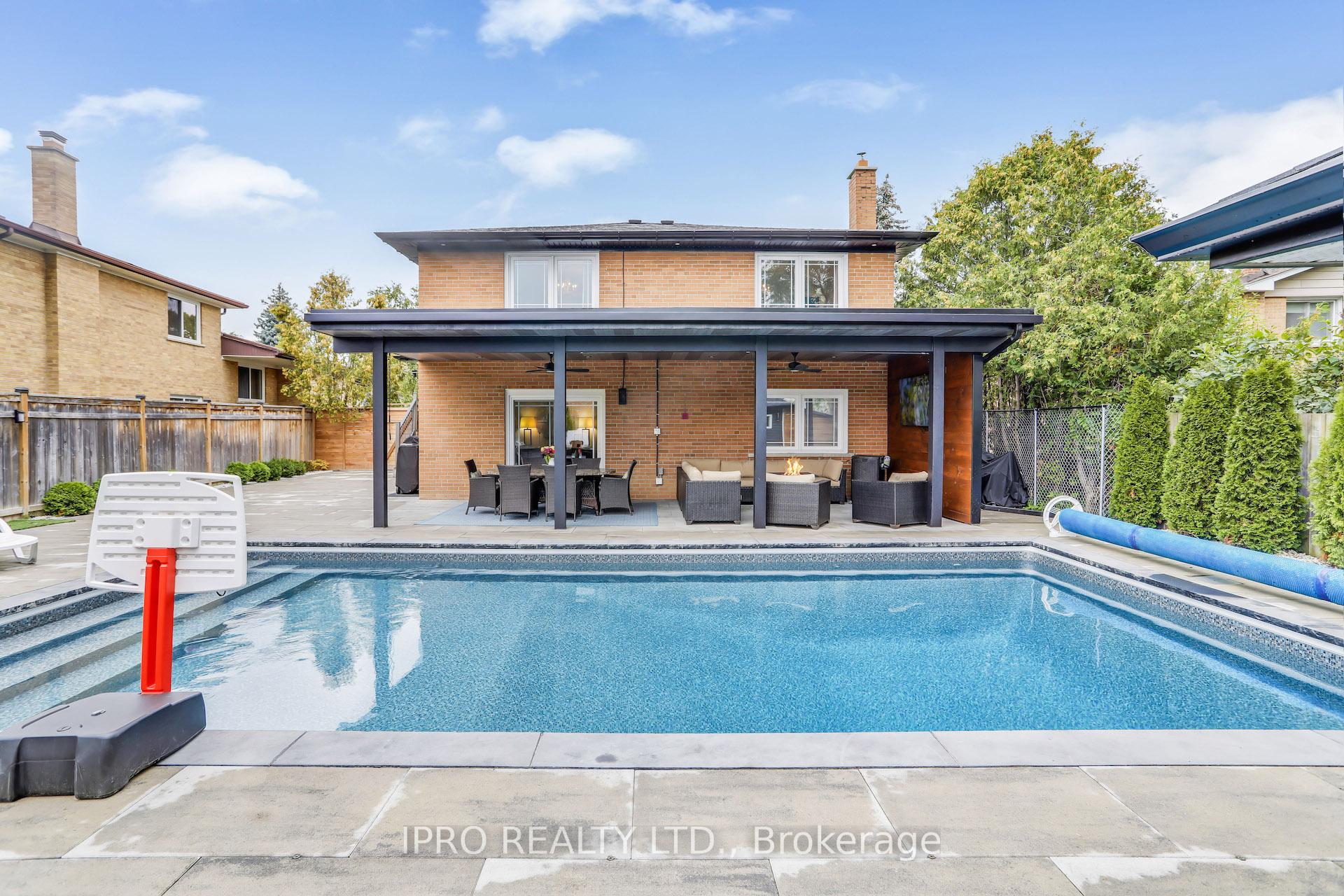 3484 Riverspray Crescent, Mississauga, ON L4Y 3M7