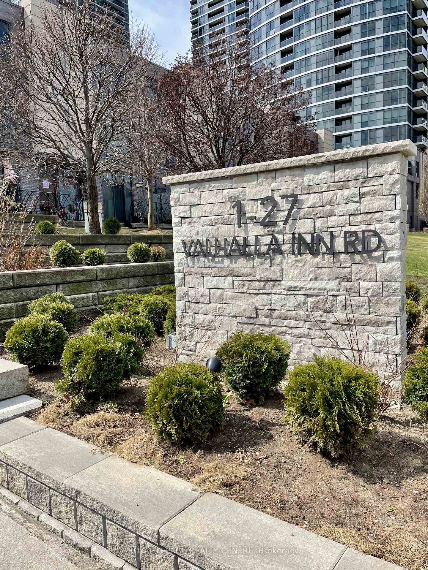 35 - 19 Valhalla Inn Road, Toronto, ON M9B 0B3