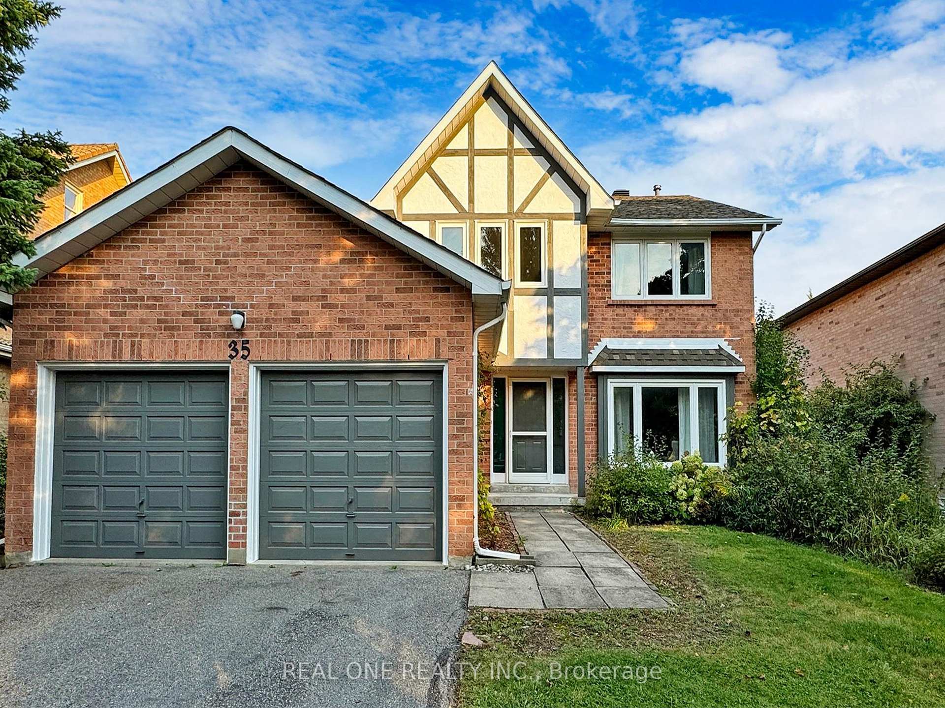 35 Aitken Circle, Markham, ON L3R 7L2