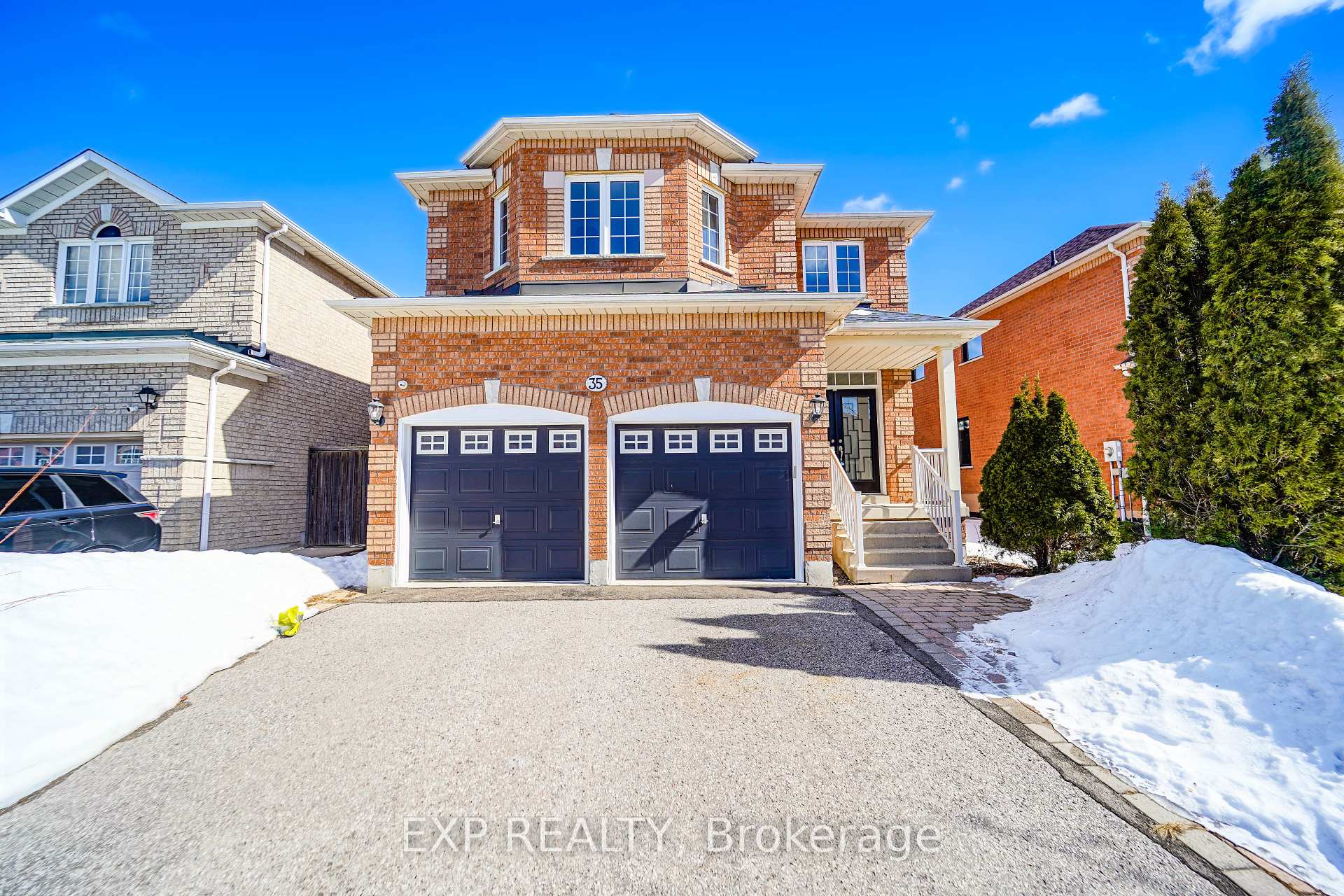 35 Ball Crescent, Whitby, ON L1P 1W6